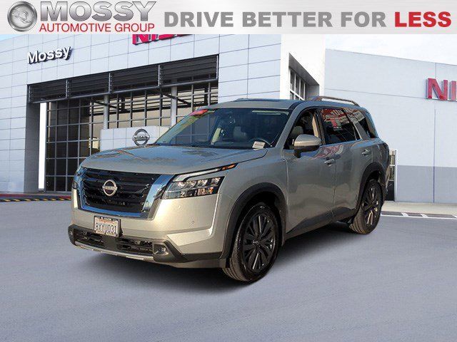 Nissan 2022 Pathfinder Grey
